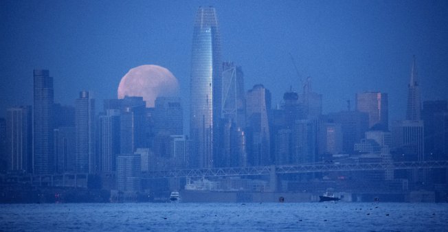 Rare 'super blue blood moon' wows skywatchers - Bathtub Bulletin