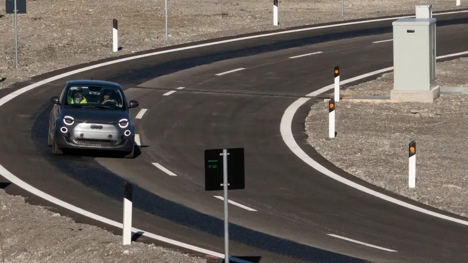 This Road Wirelessly Charges Electric Cars as They Drive - Bathtub Bulletin